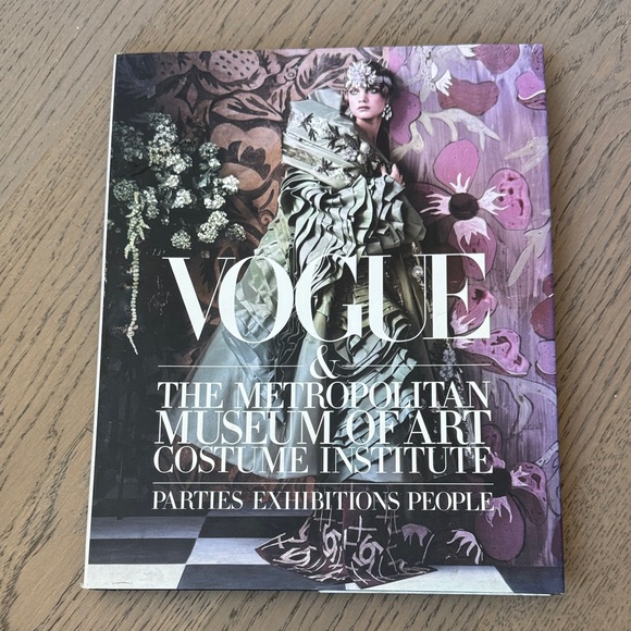Vogue | Accents | Vogue Home Accent With Purple And Green Design | Poshmark